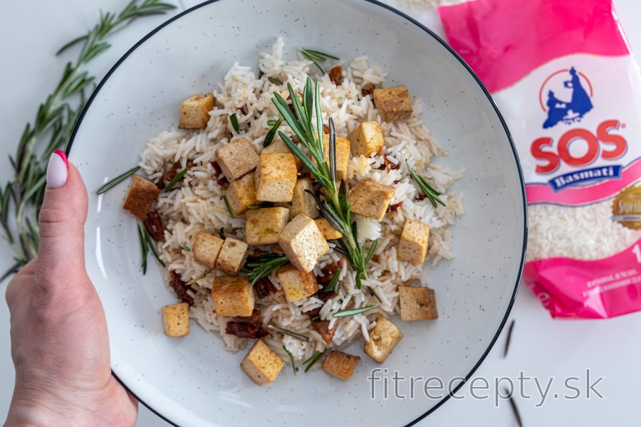 Rýchla ryža s rozmarínom, sušenými paradajkami a opečeným tofu ...