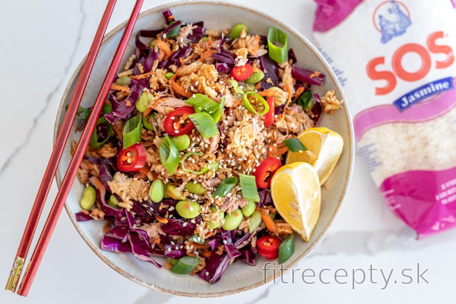 Chrumkavý ázijský ryžový šalát | fitrecepty.sk